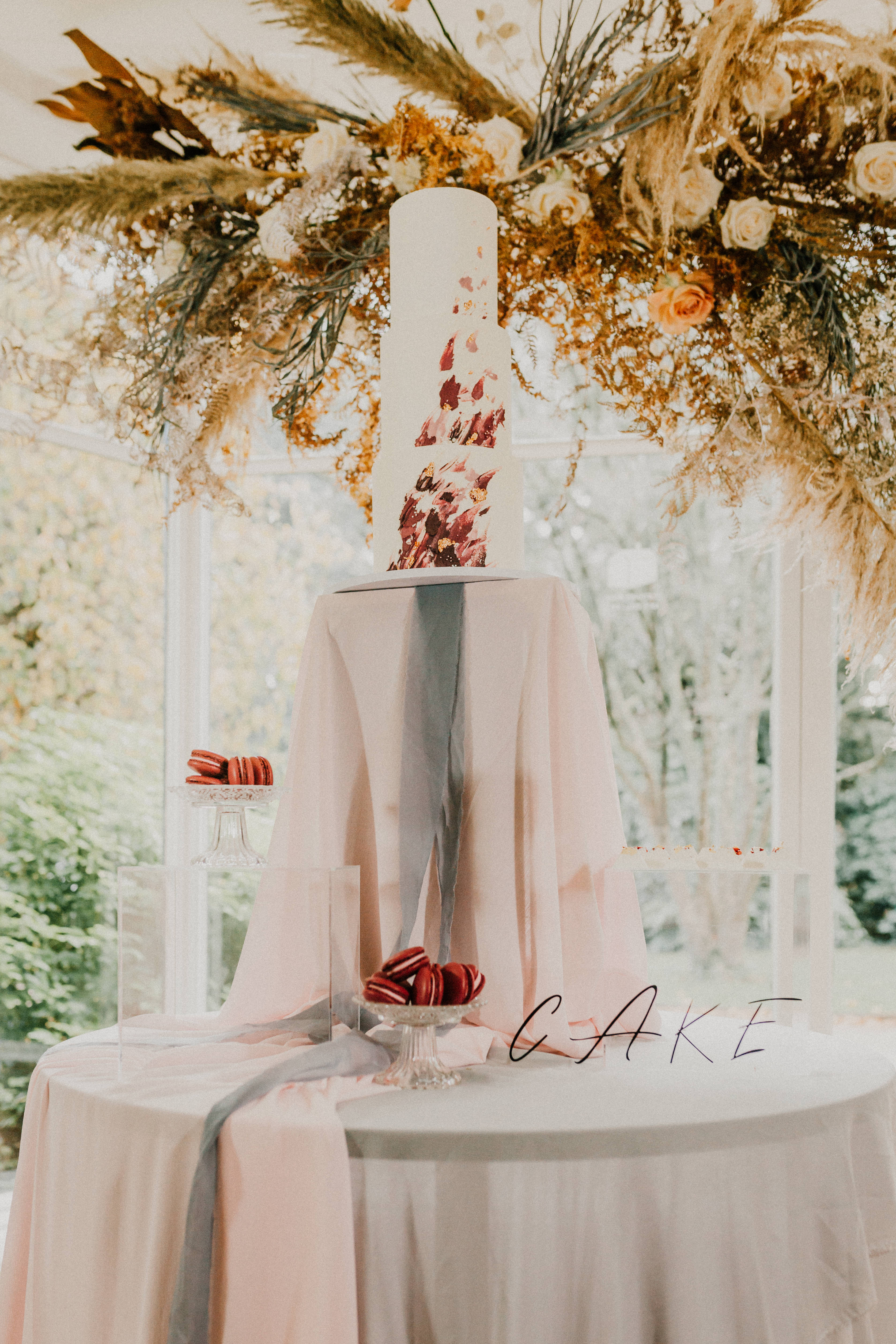 Cake Area wedding styling - My 5 top tips! - zoeylouisedesign.com
